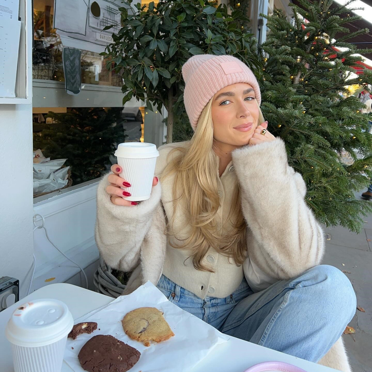 Місячний календар стрижок на жовтень 2024 року